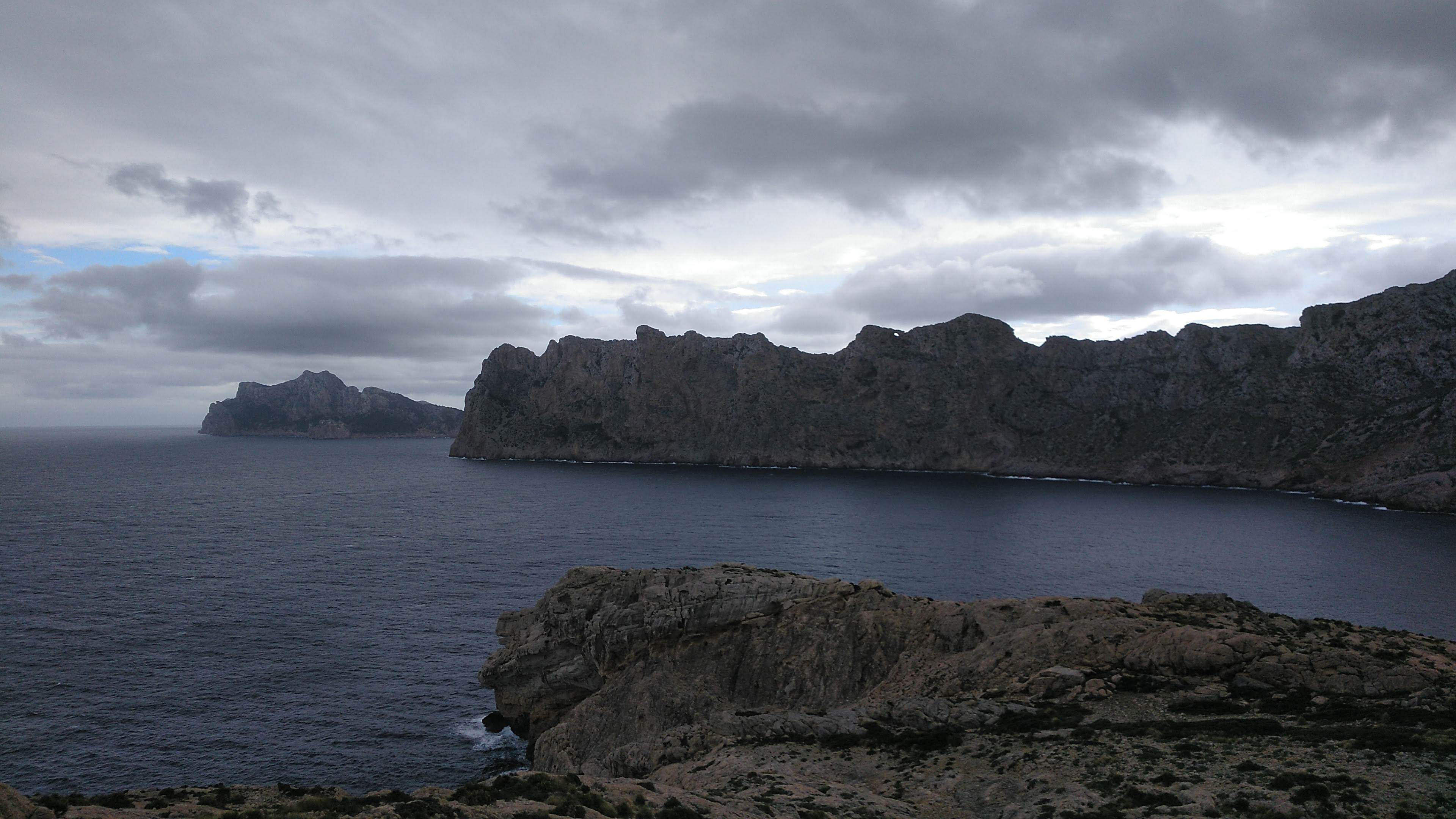 Camino de ses Coves Blanques y Necrópolis de L’Alzinaret ...